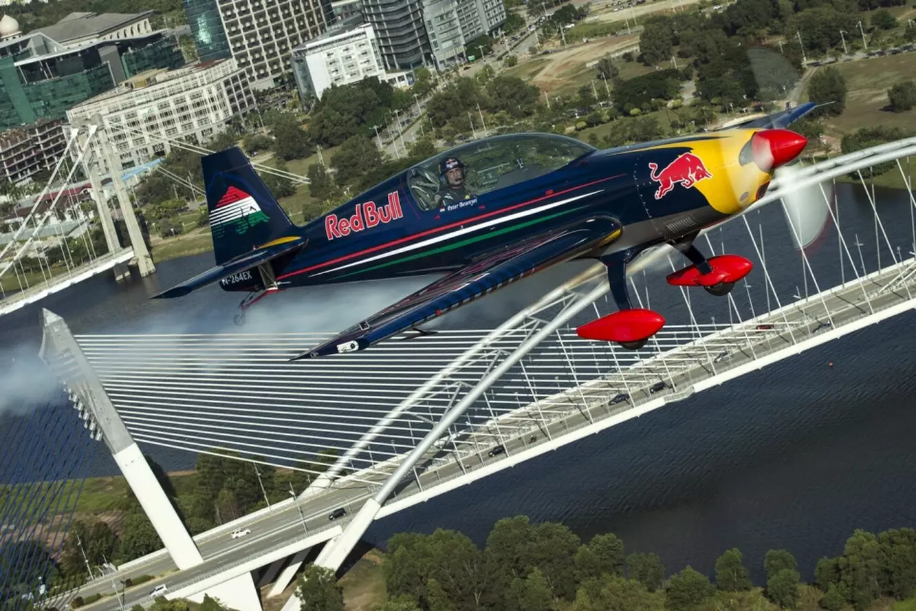 Се враќа Red Bull Air Race 10190_2