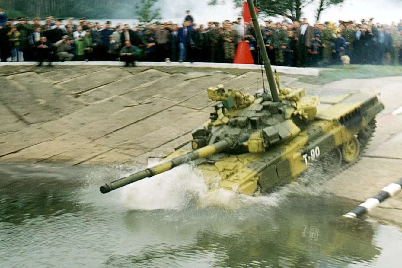 46 tun pod vodou: projede tank T-90 po mořském dně?