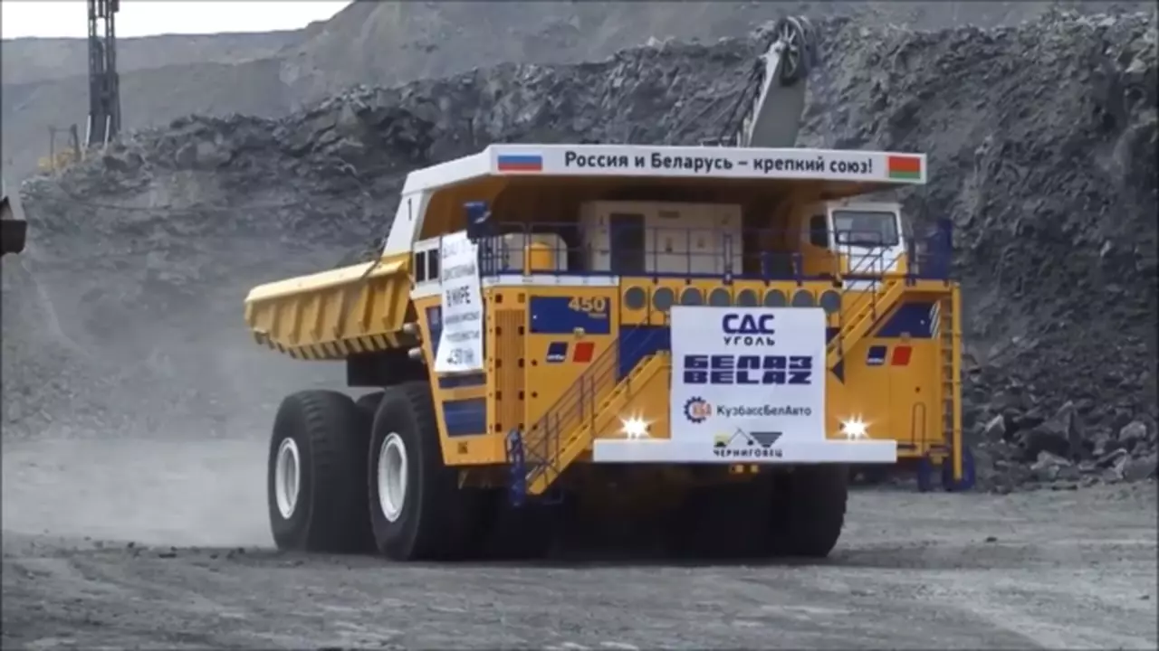 Madencilik damperli kamyon BelAZ-75710