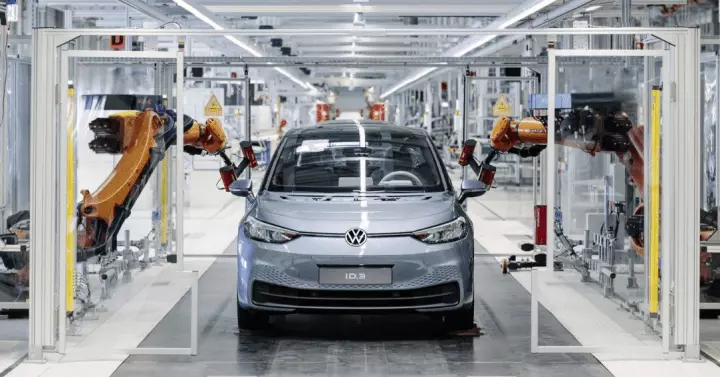 Kargeha Volkswagen a 116 salî hilberîna otomobîlên benzînê rawestand