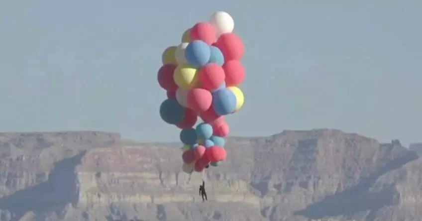 Vlucht van David Blaine in heteluchtballonnen boven Arizona