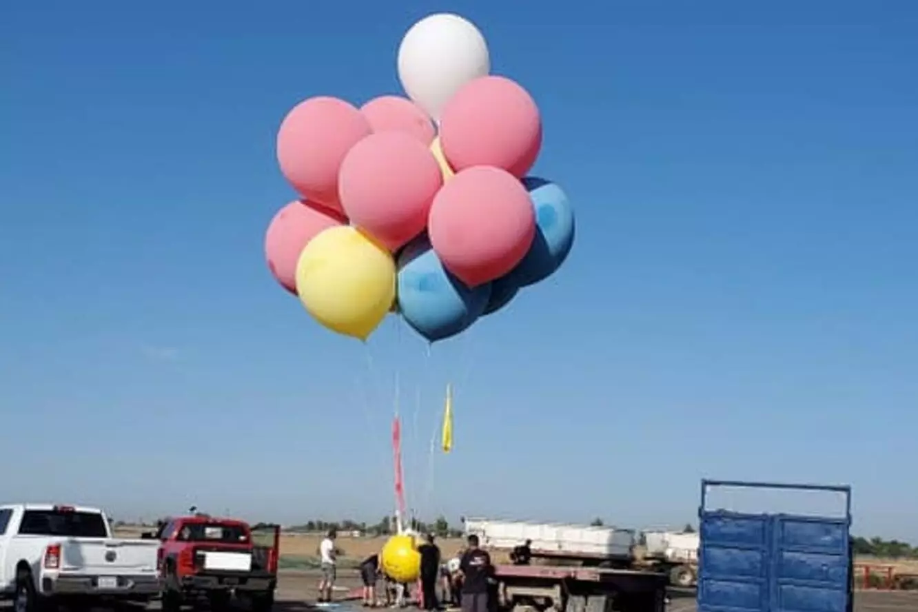 David Blaine flög över 7,5 kilometer i luftballonger