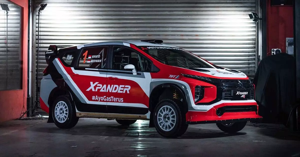 Mitsubishi-k monofurgoneta bat egin zuen rallyrako