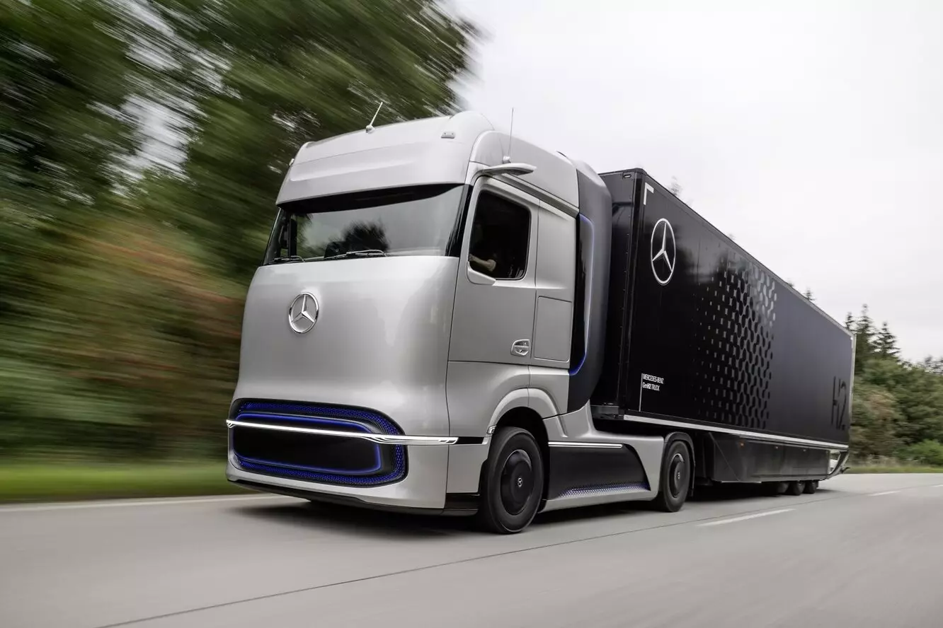 Camionul cu hidrogen Mercedes-Benz a primit o autonomie de 1000 km