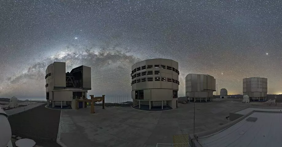 Il "telescopio molto grande" è tornato in servizio