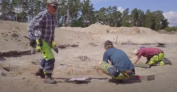 Našiel sa jedinečný pohreb ľudí a domáceho maznáčika