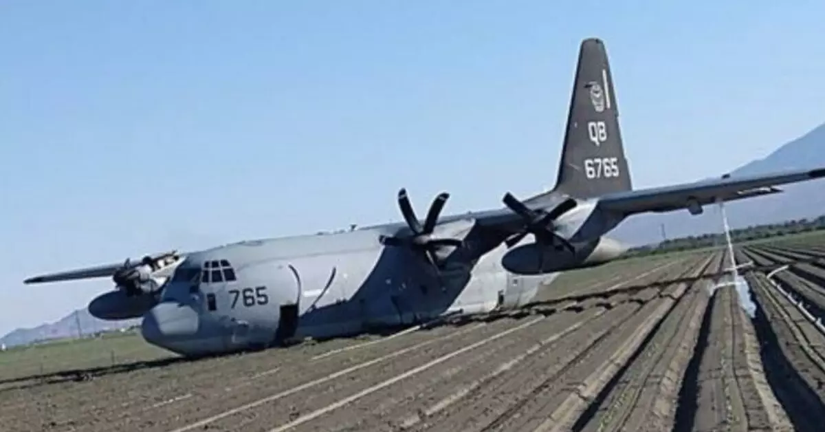 第五代戰鬥機在空中撞毀一架加油機