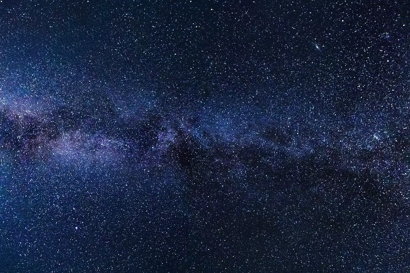 Kpakpando na-adịghị ahụkebe kọrọ banyere akụkọ ihe mere eme nke Milky Way