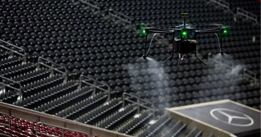 Desinfekzio-droneek AEBetako estadioa garbituko dute