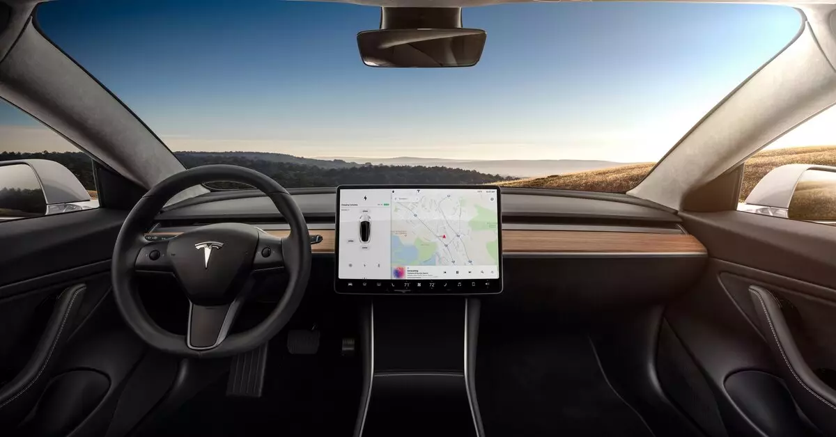 Los autos eléctricos de Tesla monitorearán a los conductores antes de un accidente