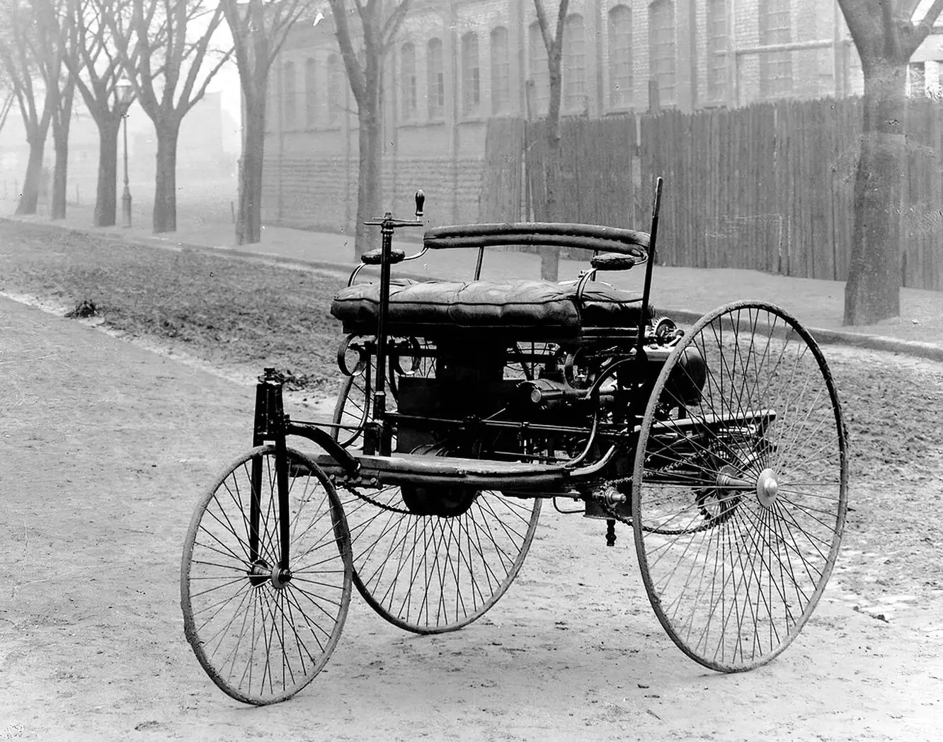 Benz Patent-Motorwagen ("Benz'in Patent Aracı")