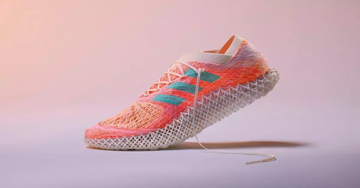 Adidas sneakersên ku ji robotan hatine çêkirin amade dike