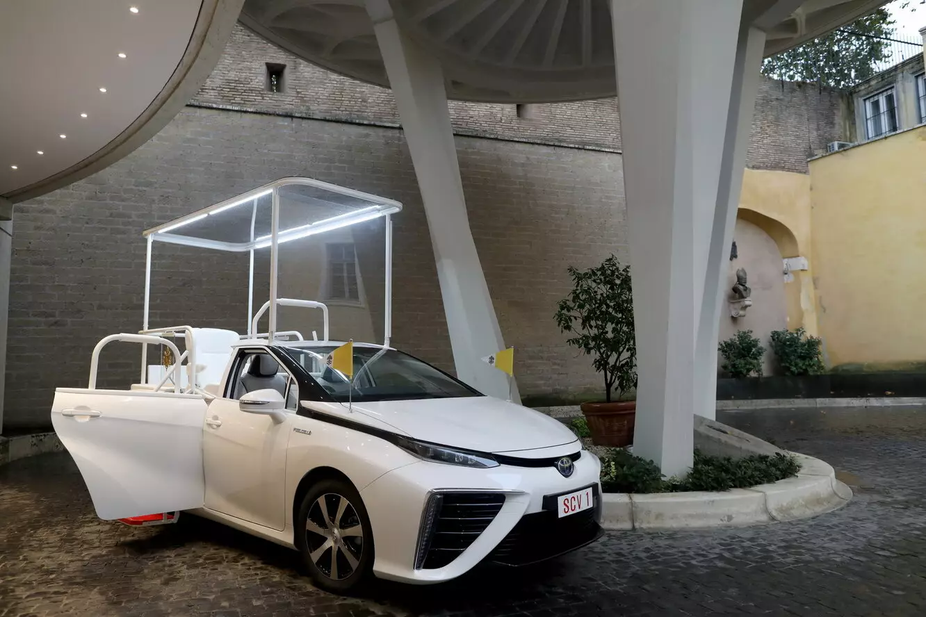 Toyota Mirai transformado em 