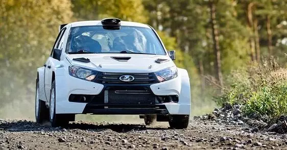 Sa Russia, gumawa ng 340-horsepower na Lada Granta para sa rally