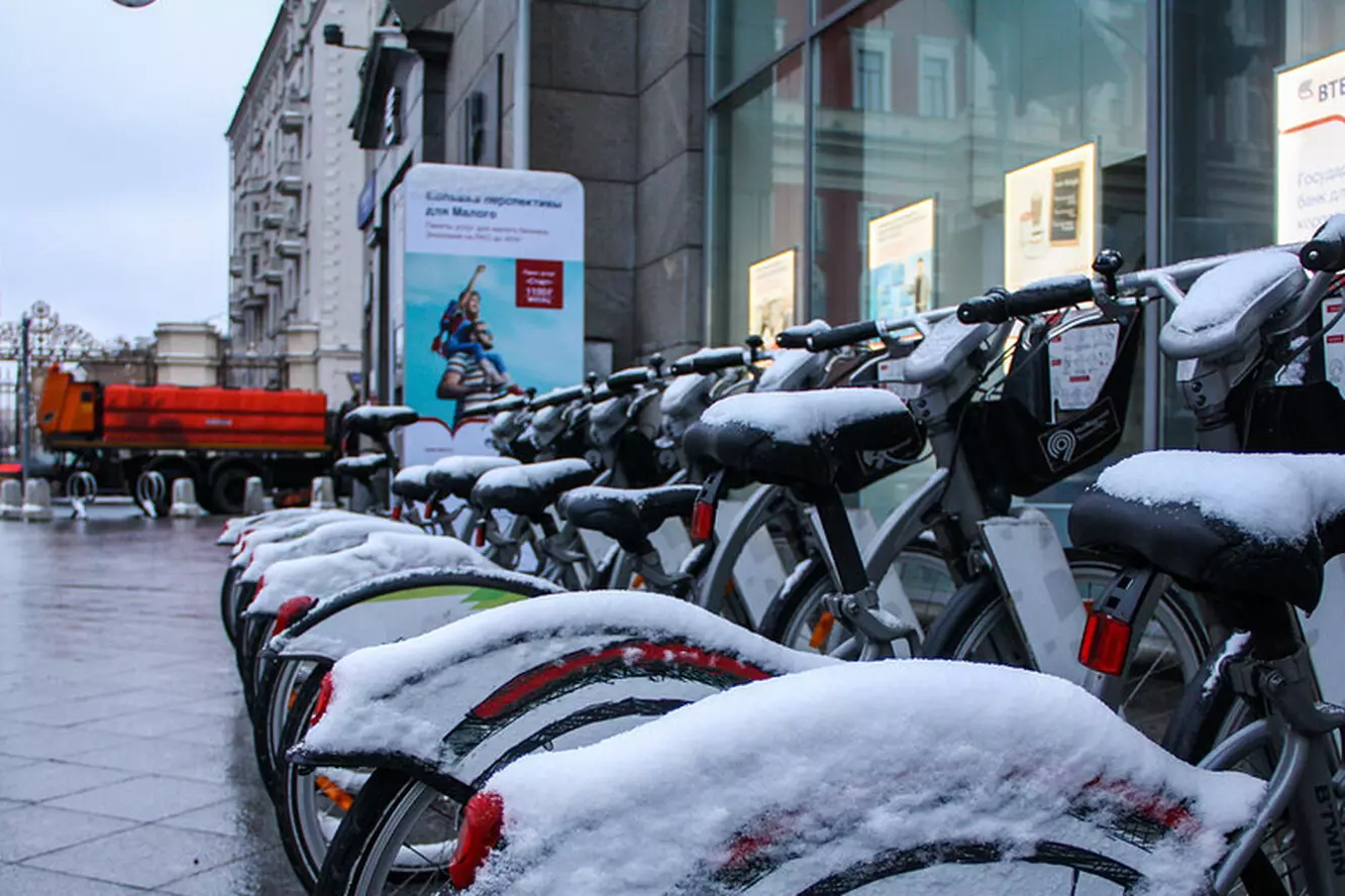 Studentoj helpos ŝatantojn de ekologia transporto ne frostiĝi vintre