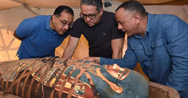 Sarcófago encontrado novamente em Saqqara, encontra interessado na Netflix