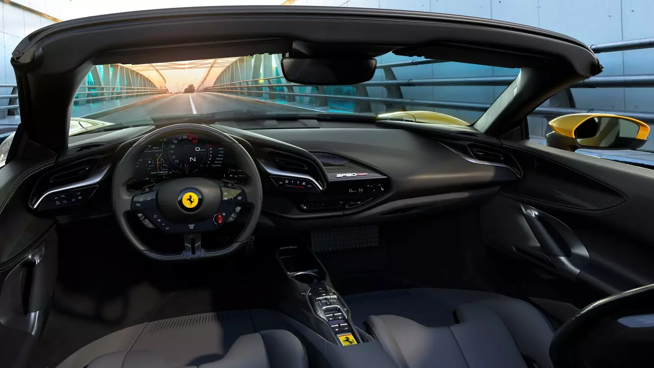 Ferrari zeigte einen neuen Hybrid-Supersportwagen SF90 Spider 139060_4