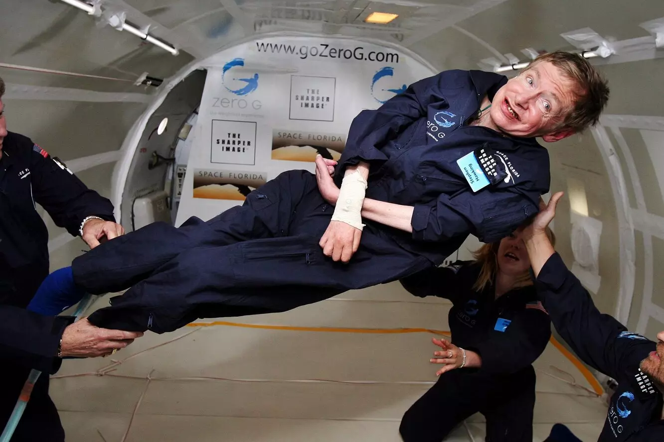 7 Saachen déi Dir net iwwer Stephen Hawking wousst