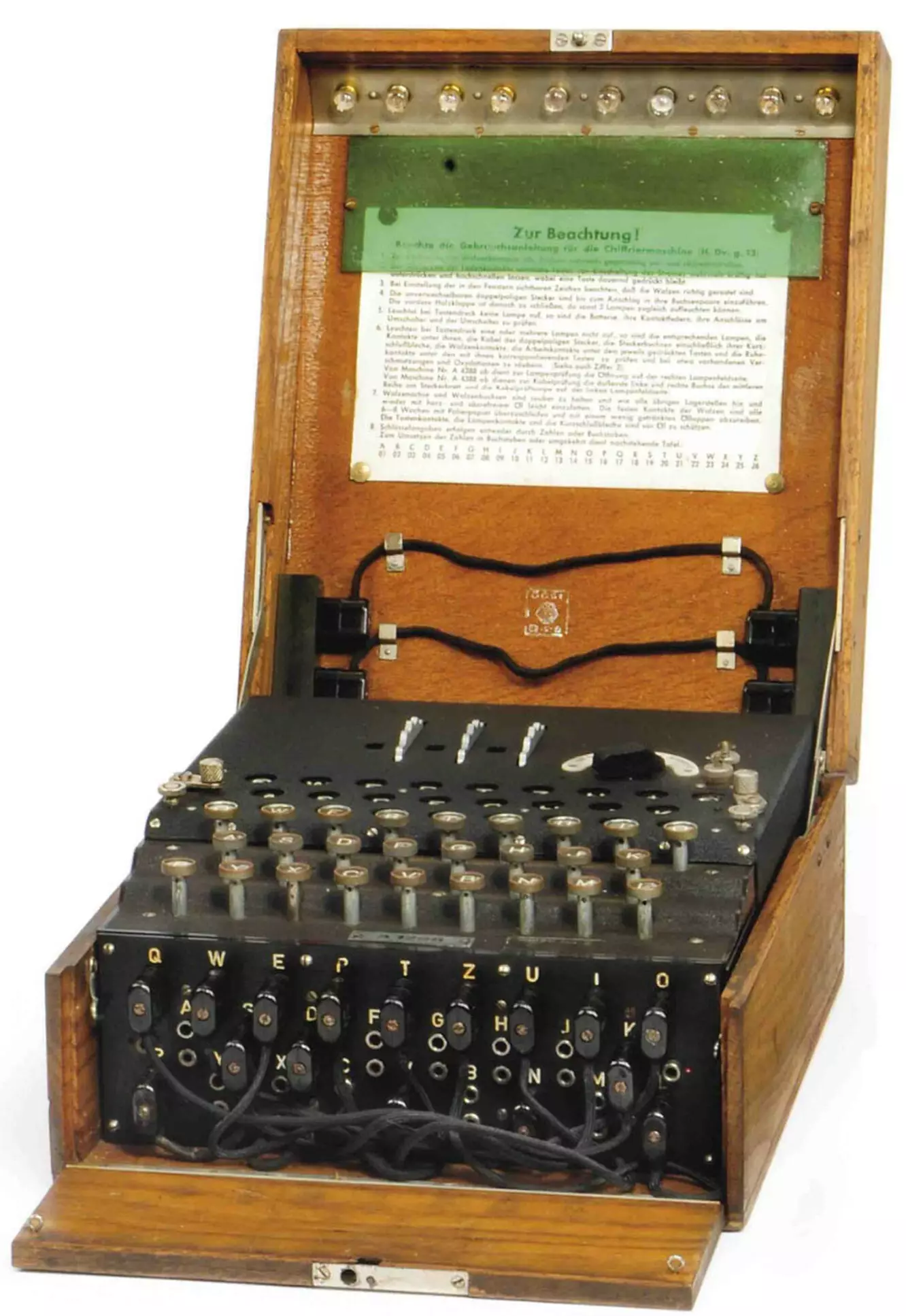 Il-magna taċ-ċifra Wehrmacht Enigma dehret tajprajter ordinarju, għalkemm ma kinitx waħda. It-tastiera kienet imqabbda mar-rotors, li kkonvertiw is-sinjal riċevut meta ċ-ċavetta ġiet ippressata diversi drabi.