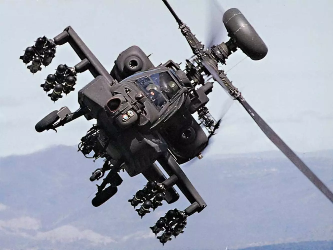 Der AH-64D Apache, der in den Vereinigten Staaten im Einsatz ist, gilt als einer der besten Mehrzweck-Kampfhubschrauber. Im Notfall beschleunigt er auf 365 km/h. Und die Reisegeschwindigkeit beträgt 265-270 km / h.