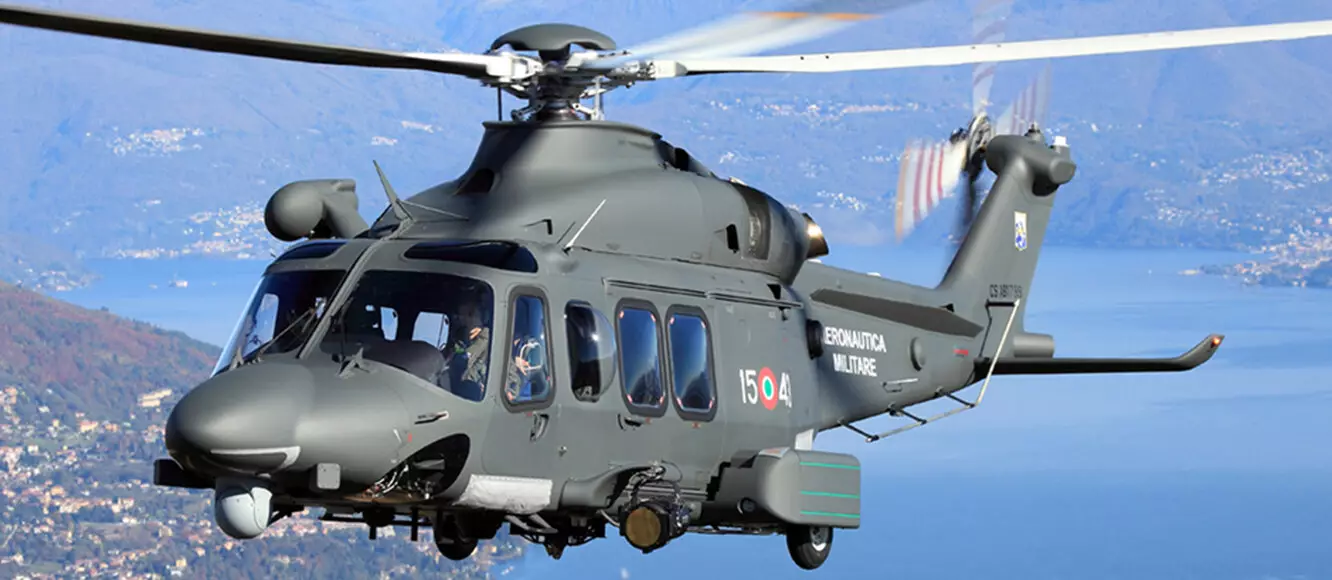 Der Vertreter einer neuen Generation von Hubschraubern mit zwei Gasturbinentriebwerken AugustaWestland AW139M erreicht eine Höchstgeschwindigkeit von 310 km/h. Gleichzeitig ist das Cruisen etwas weniger - 306 km / h.