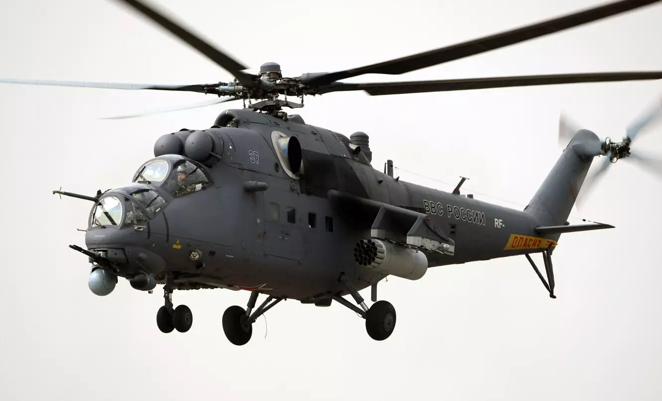Der russische Mehrzweck-Kampfhubschrauber Mi-35M erreicht eine Geschwindigkeit von 320 km/h. Es kann rund um die Uhr bei verschiedenen Wetterbedingungen Militärdienst leisten.