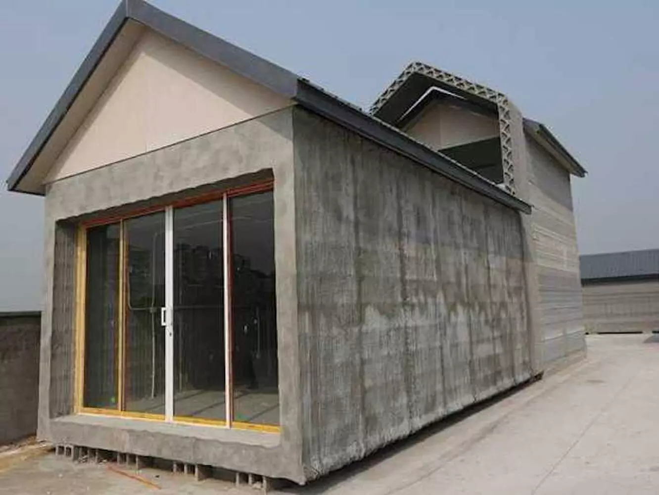Hiina ettevõte Winsun ehitas hiiglaslike 3D-printerite abil vähem kui päevaga 10 väikest maja, peamiselt taaskasutatud materjalidest. Ühe maja maksumus on alla 5000 dollari.