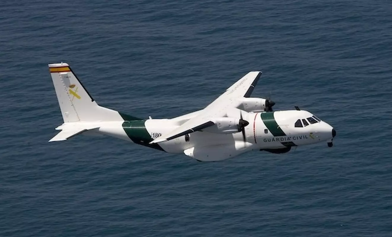 Airbus CN-235 je hlavním evropským konkurentem amerických „nebojových“ křídel. Letecký gigant Airbus označuje své potomky za „nejlevnější taktické vojenské dopravní letadlo“. A tato skutečnost přilákala do CN-235 klientelu z řad armád dvou desítek zemí včetně Spojených států.