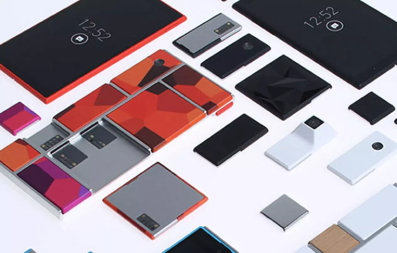 Project Ara, მოდულური სმარტფონი Google-ისგან, არის შესაძლებლობა მოახდინოთ არა მხოლოდ მობილური ტელეფონის „პროგრამული უზრუნველყოფის“, არამედ მისი აპარატურის პერსონალიზება. მოდულების ნებისმიერი ნაკრები მიმაგრებულია შიდა ჩარჩოზე: პროცესორი, დისპლეი, კამერა, მიკროფონი, სენსორები. თითოეული ამ ბლოკის შეცვლა ადვილია, თუ რამე ვერ ხერხდება ან უბრალოდ მოძველდება.