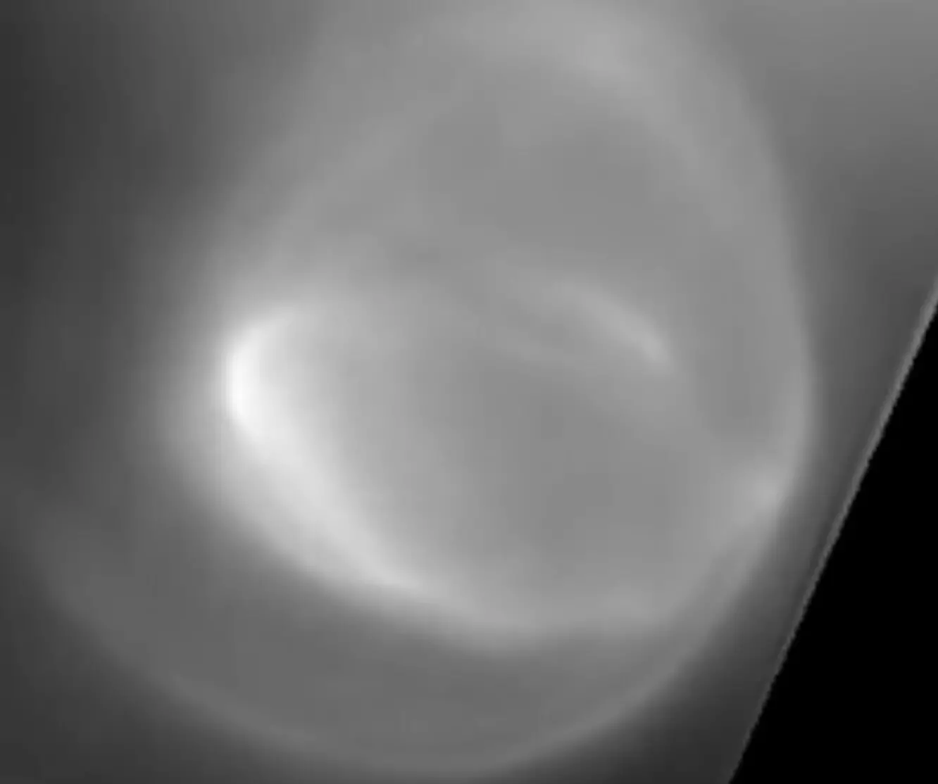 Dûbele orkaan fan Venus. De súdpoal fan ús buorplaneet - Venus - waard beset troch in geweldige dûbele sykloan. Untdutsen yn 2006, luts it de oandacht fan astronomen foar syn fearkrêft. Nei perioaden fan rêst foar in pear dagen, ûntstie de orkaan elke kear hast fanôf it begjin. Nei alle gedachten is it ien fan 'e konstante ferskynsels fan' e sfear fan Venus.