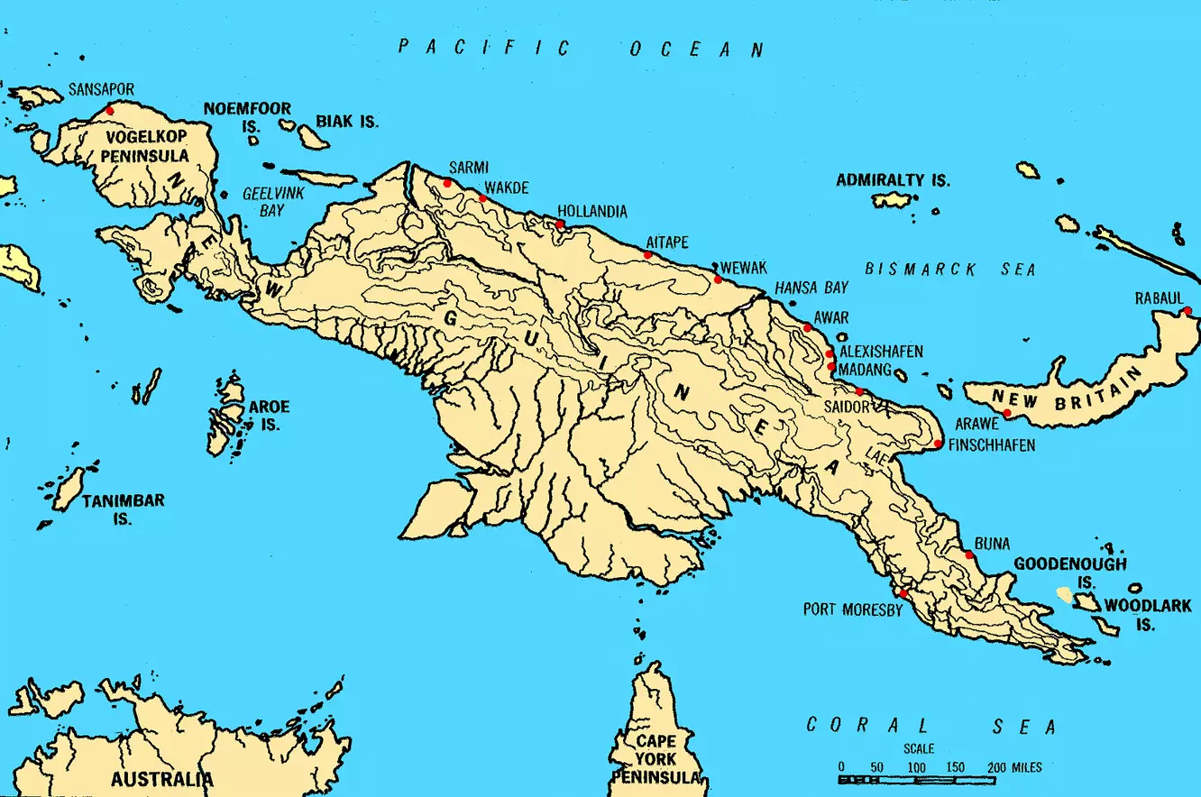 Yangi Gvineya. Indoneziya va Papua-Yangi Gvineya chegarasi bilan yarmiga bo'lingan bu orol madaniy va til jihatidan eng xilma-xil orollardan biri hisoblanadi - aholisi 800 ga yaqin turli tillarda gaplashadi. Ushbu tillarning eng xarakterli umumiy xususiyatlaridan biri bu "klassifikatorlar" - ularning ma'nosini aniqlash uchun otlar bilan ishlatiladigan so'zlar yoki affikslar.