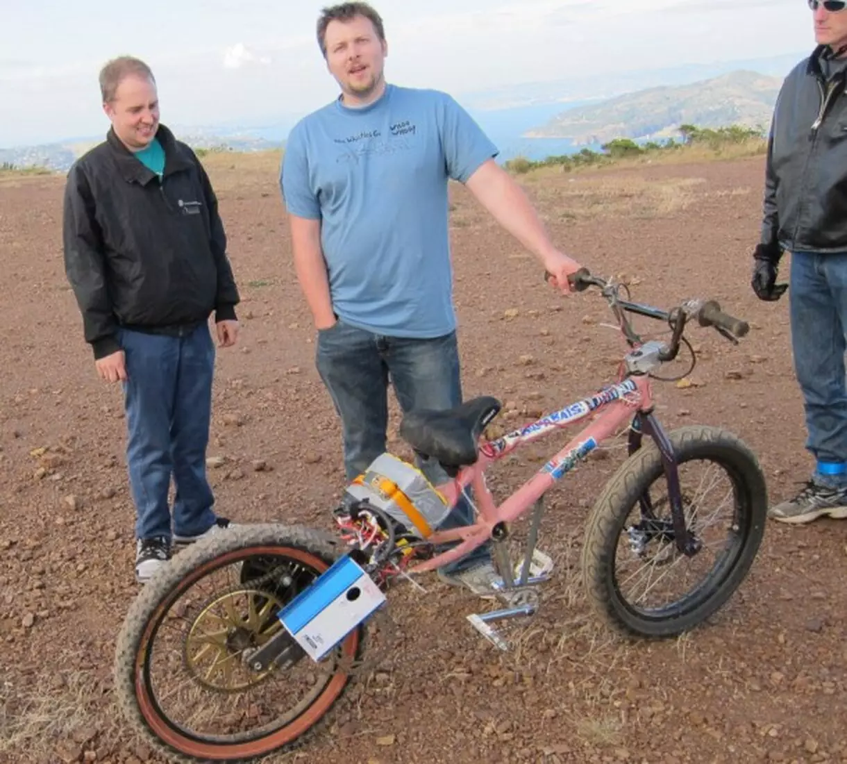 Luke Liveforphysics-dən başqa bir velosiped, Pinky, electricbike.com-un ev sahibliyi etdiyi San Fransisko yarışı üçün cəmi bir həftə ərzində hazırlanmışdır. İddia edilən maksimal sürəti 113 km/saat olan velosiped sonradan Honq-Konqlu bir iş adamı tərəfindən alınıb.