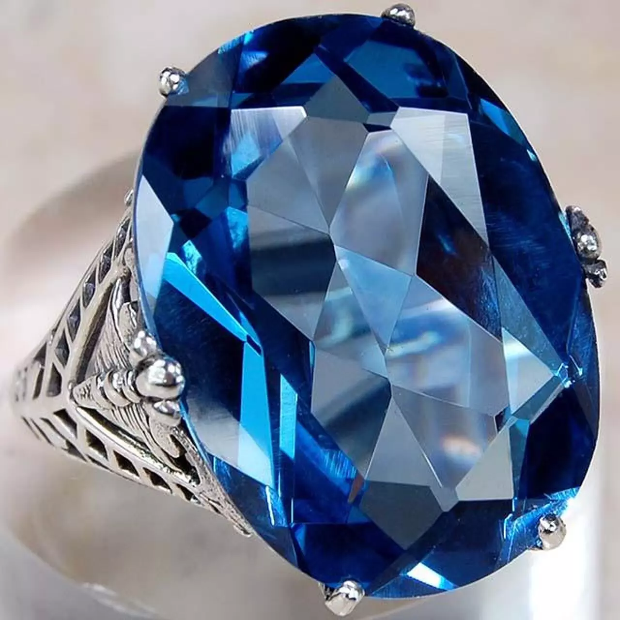 Blue topaz is sometimes found in nature, but more often it is obtained artificially by irradiating less rare varieties of topaz. Radiation affects the structure of the stone, which leads to a change in color.