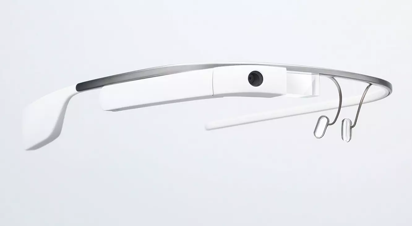 In 2012, Google introduced its Google Glass project, glasses with which you can check email and find information without using your hands. The idea is great, but still not new - the first such glasses were created by Edward Trope and Claude Shannon in 1961. They looked like modern ones, only with two wires stretching to the computer.