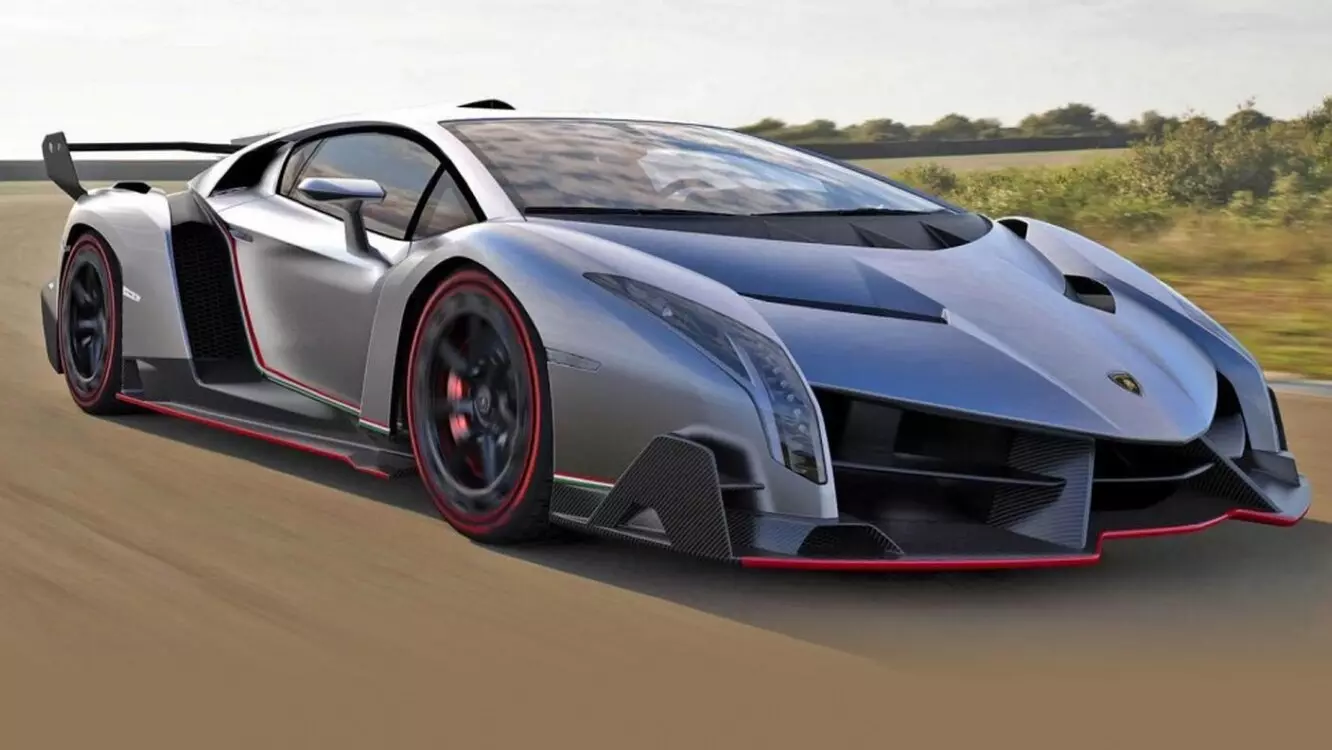 Lamborghini Veneno ($4,5 miljoen). Slegs drie eksemplare van die supermotor van Lamborghini, wat deur hulle vrygestel is om die maatskappy se 50ste bestaansjaar te vier, het die lig gesien. Veneno word uit Italiaans vertaal as "gif", wat merkbaar is in die aggressiewe futuristiese ontwerp van die motor. Dit is toegerus met 'n 6,5-liter V12-enjin met 740 pk. en versnel tot 100 km/h in 2,9 sekondes.