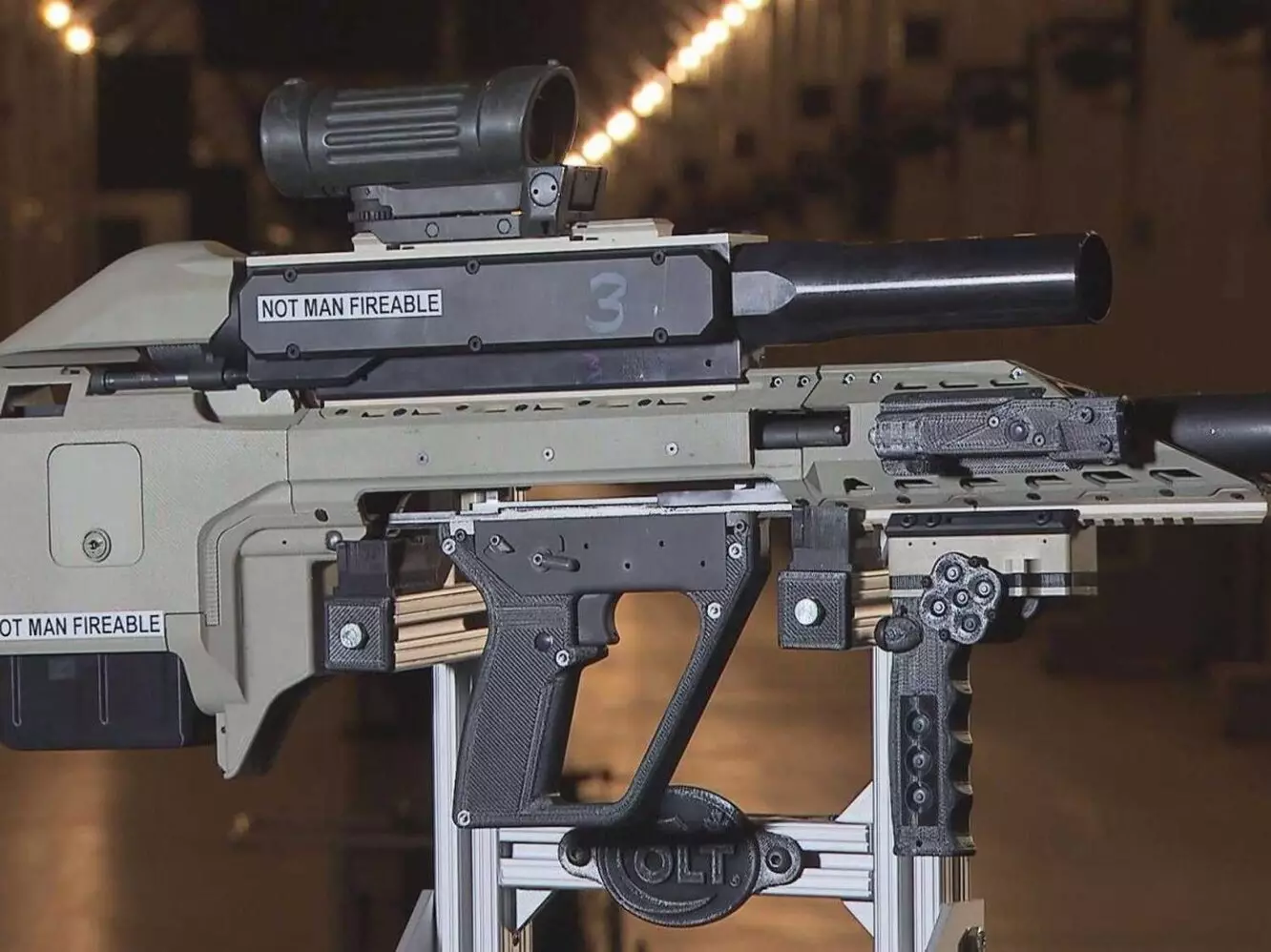 A kanadai erők most tesztelik ezt a futurisztikus tervezésű puskát. Működhet egy közönséges félautomata puska, sörétes puska és még gránátvető üzemmódban is.