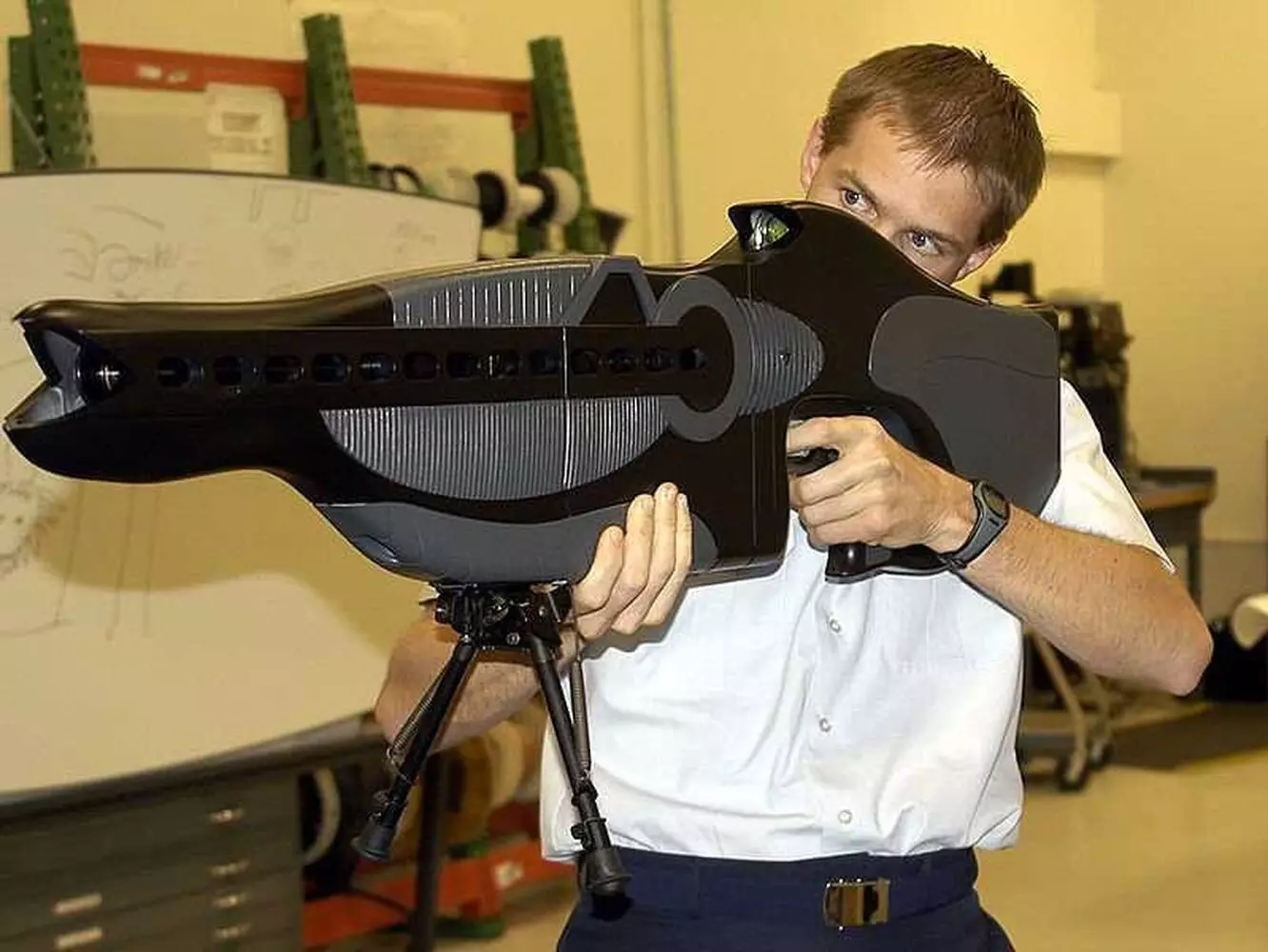 A PHASR egy személyes megállító és irritáló puska, amelyet az Egyesült Államok Védelmi Minisztériuma készített. Ezt a nem halálos lézerfegyvert arra tervezték, hogy ideiglenesen elvakítsa a célokat.