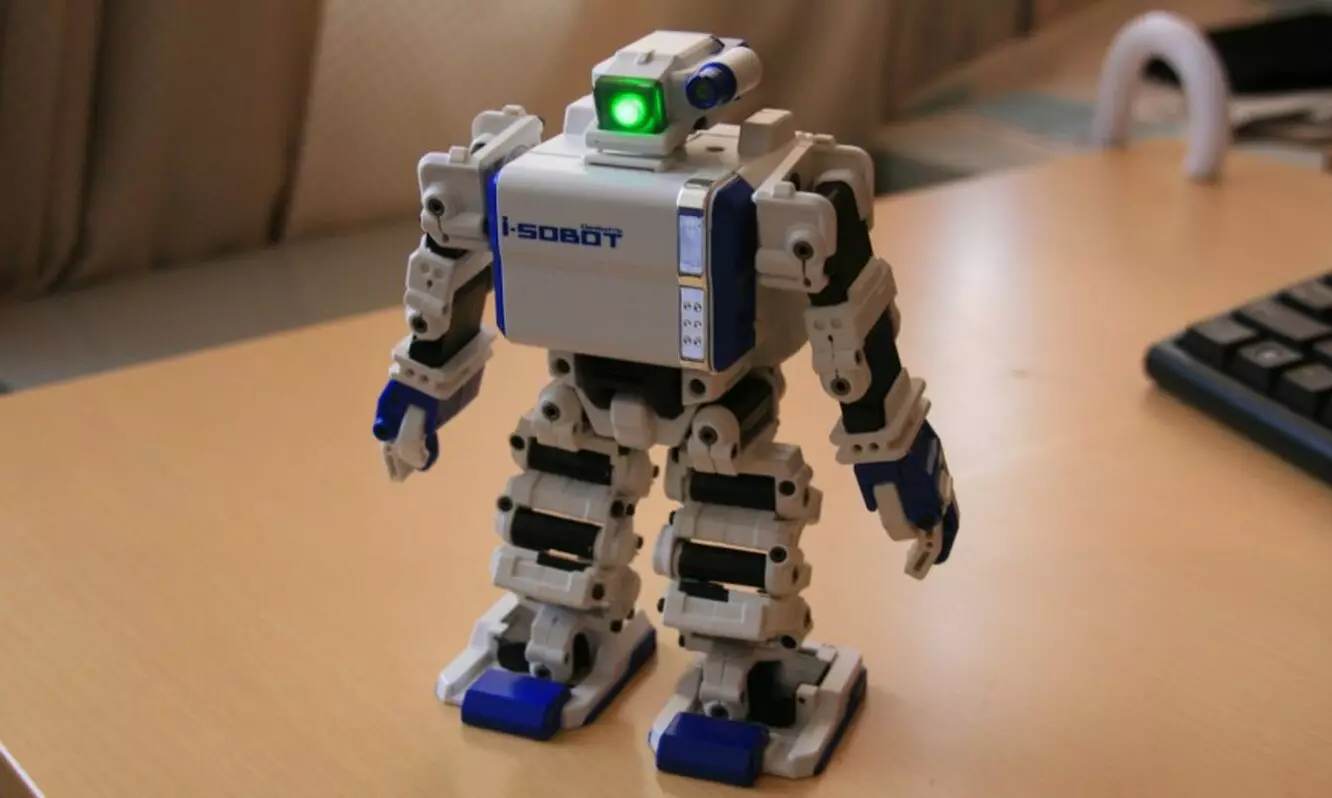 I-Sobot je s výškou 16 cm a hmotnosťou 340 gramov jedným z najmenších humanoidných robotov na svete. Získal ocenenie „Najlepší robot roku 2008“ od Ministerstva hospodárstva, obchodu a priemyslu Japonska. I-Sobot chodí, hrá na „vzduchovú gitaru“ a je schopný napodobniť 200 rôznych pohybov. Ovláda sa diaľkovým ovládačom alebo hlasovými príkazmi.