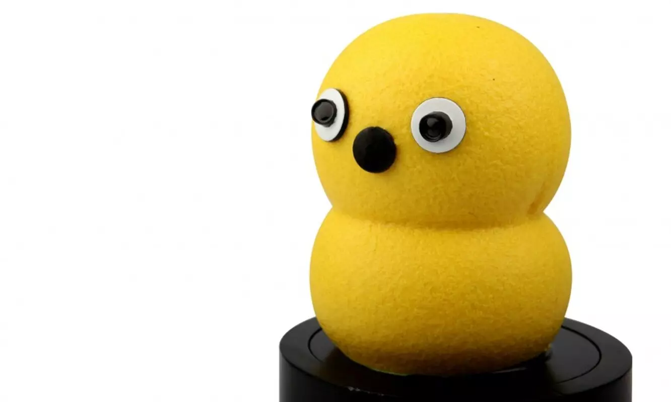 KeepOn යනු 2007 හි Hideki Kojima විසින් නිර්මාණය කරන ලද කුඩා නැටුම් සෙල්ලම් බඩුවකි. මෙම රොබෝවරයා නිර්මාණය කර ඇත්තේ ගැඹුරු ඔටිසම් රෝගයෙන් පෙළෙන දරුවන්ට සමාජ කුසලතා සහ මෝටර් සම්බන්ධීකරණය වර්ධනය කිරීමට උපකාර කිරීම සඳහා ය.