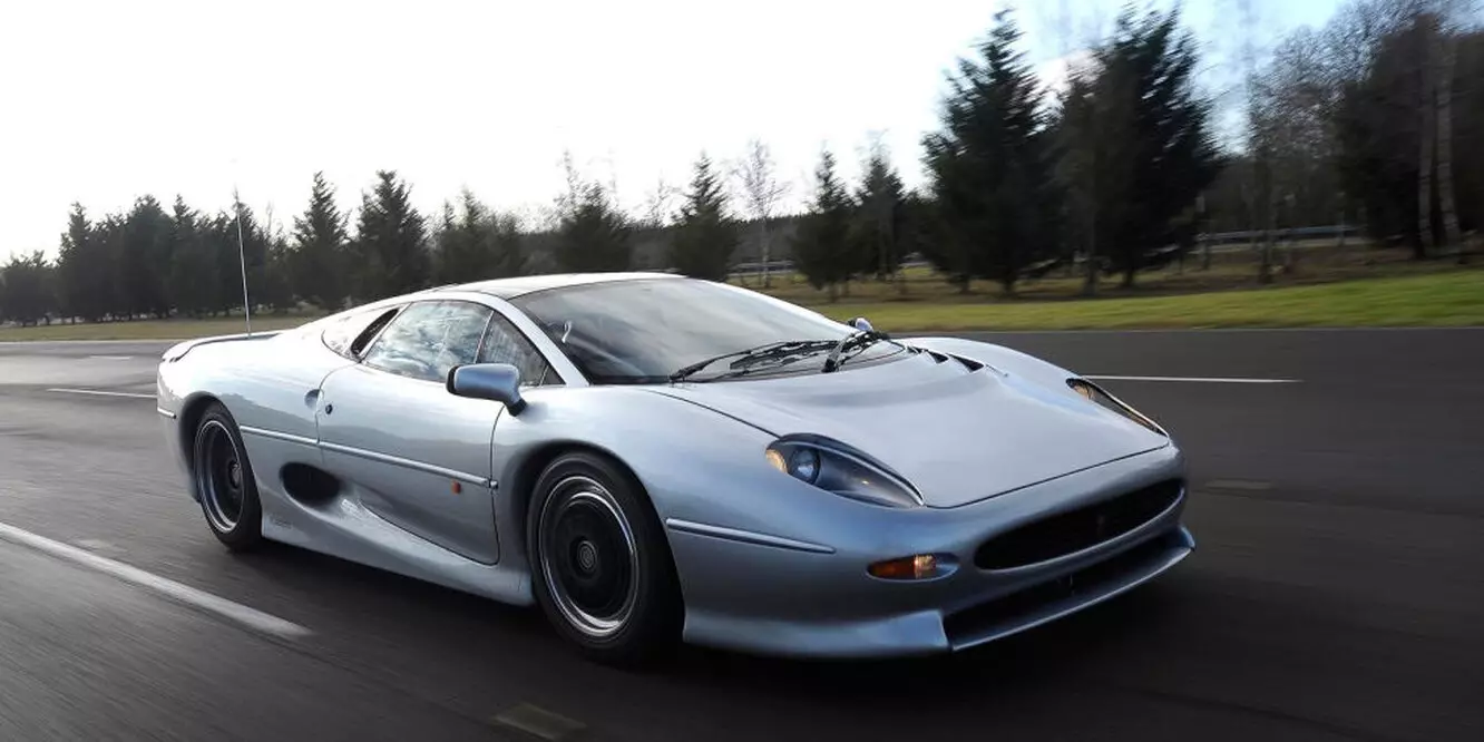 1992, Jaguar XJ220. 540