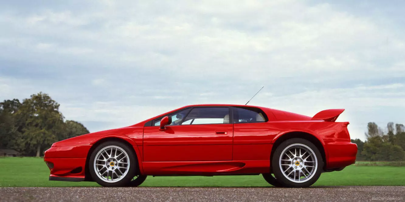 1996 Lotus Esprit V8. 350-horsepower mota yechokwadi James Bond.