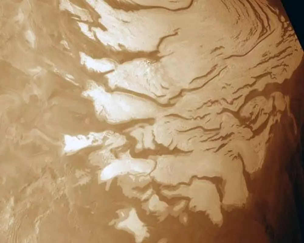 Nánosy vodného ľadu na južnom póle planéty