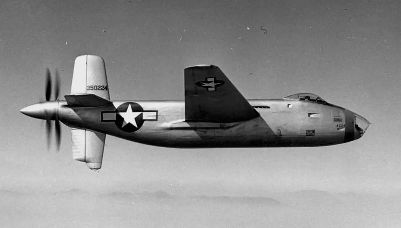 Douglas XB-42 Mixmaster niyindi igisasu cyaturikiye muri sosiyete y'Abanyamerika Douglas. XB-42 yagombaga kuba indege yihuta cyane ishobora guhunga abarwanyi b'Abadage, kandi ba injeniyeri baratsinze - yihuta kugera kuri 660 km / h. Nubwo igishushanyo kidasanzwe gifite imigozi irangiye fuselage, XB-42 byagaragaye ko ari umushinga wagenze neza - ariko intambara yarangiye mbere yuko itangira gukora.