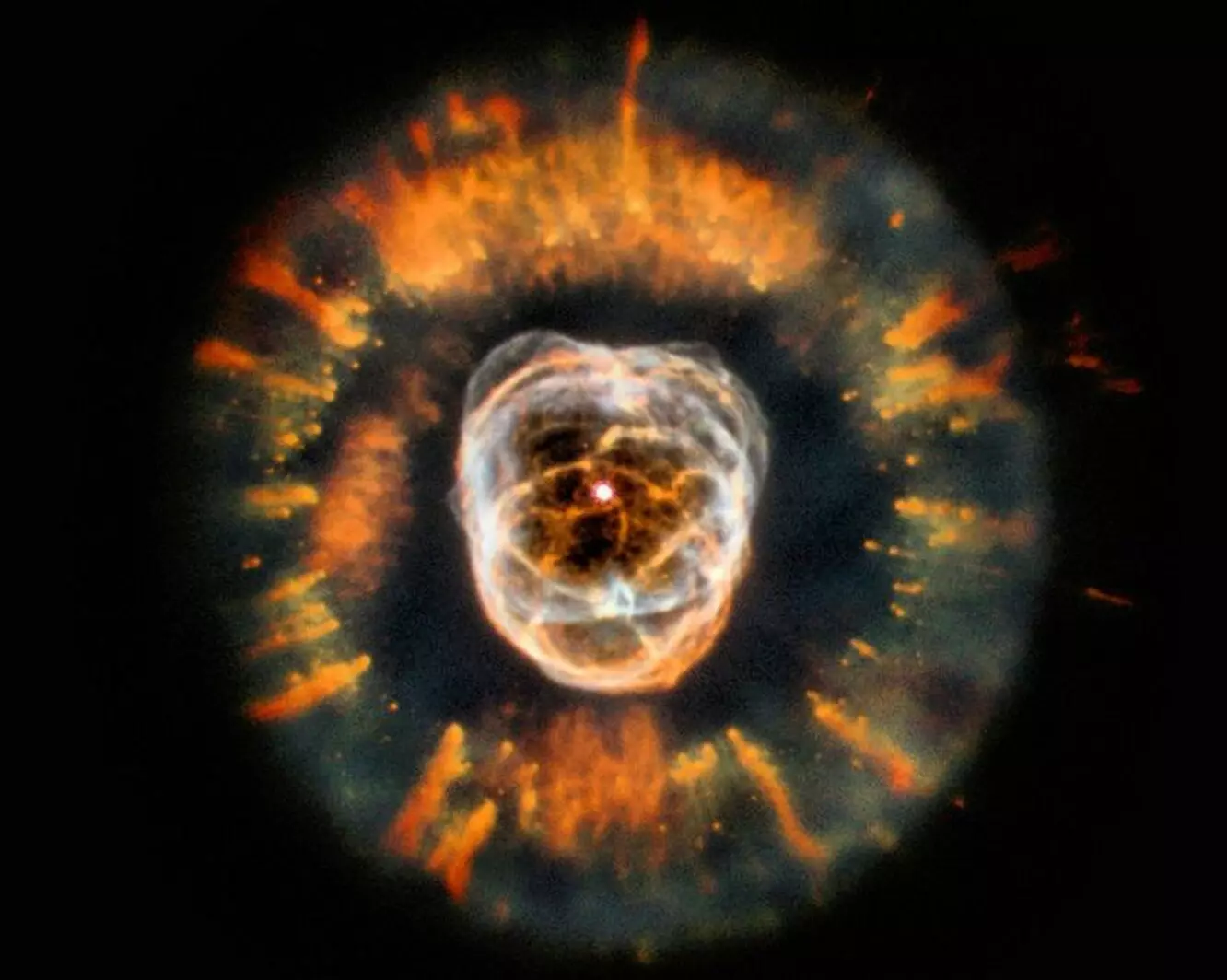 Eskimo Nebula ເປັນເມກແກັດທີ່ສົດໃສ ແລະແຜ່ຂະຫຍາຍຢູ່ໃນກຸ່ມດາວ Gemini. ມັນເປັນຂອງ nebulae ດາວ - ເນື່ອງຈາກວ່າແຜ່ນທີ່ອ້ອມຮອບມັນຄ້າຍຄືກັບດາວເຄາະຂອງລະບົບສຸລິຍະຂອງພວກເຮົາ, ແລະດາວພາຍໃນແມ່ນຄ້າຍຄືກັບດວງອາທິດ. ບາງທີຄວາມຕາຍຂອງລະບົບຂອງພວກເຮົາໃນຫຼາຍຕື້ປີຈະມີລັກສະນະແບບນີ້.