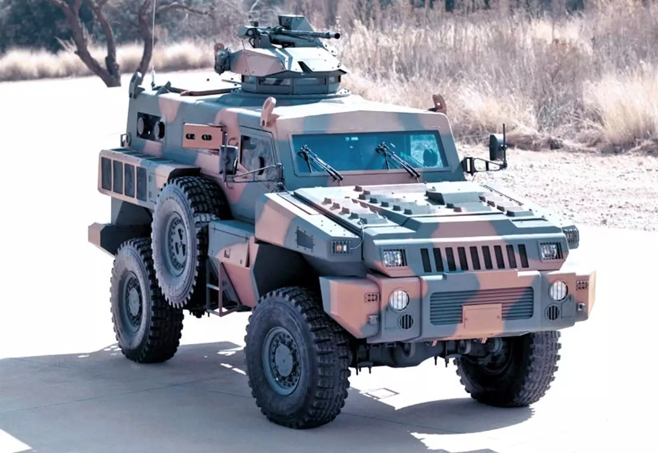 Marauder ti perusahaan Afrika Kidul Paramount Group, henteu sadayana tiasa mampuh - harga mimitian jam 500 rébu dolar. Di sisi séjén, anjeun bisa meunang di pembuangan anjeun bénténg alam on roda, jeung armor neneng sarta bedil mesin dina hateupna. Pilihan anu pangsaéna pikeun ngusir invasi zombie atanapi perampok ambek!