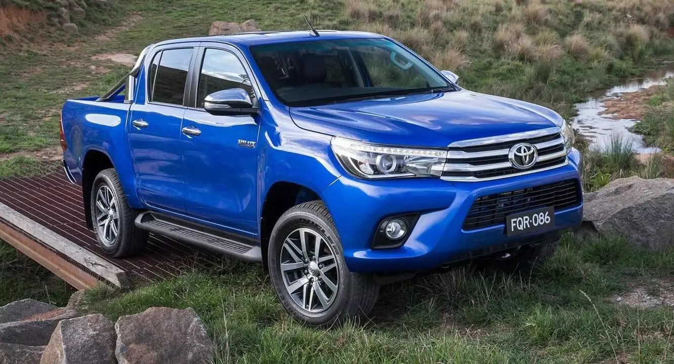 Buzilmas yuk mashinasi nomi g'urur bilan har qanday ekstremal sharoitlarni yengib o'tib, qayta-qayta Toyota Hiluxga ega. Ular, masalan, Antarktida bo'ylab deyarli o'n ming kilometrga kuch yo'qotmasdan yurishni o'z ichiga oladi.