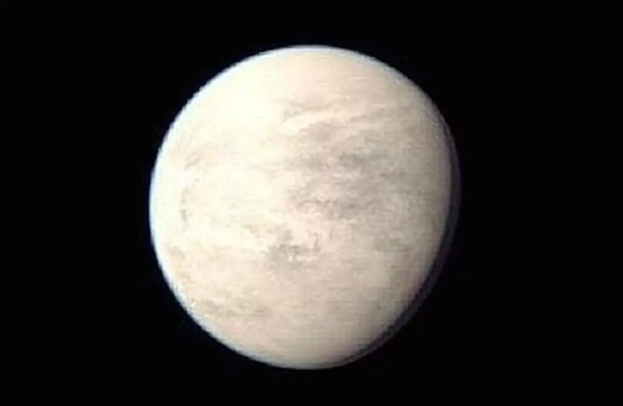 Kepler-283c সিগনাস নক্ষত্রমণ্ডলে অবস্থিত, 1700 আলোকবর্ষ দূরে। এর তারা, কেপলার-283, এটিকে প্রদক্ষিণ করে দুটি গ্রহ রয়েছে। প্রথমটি জীবনকে সমর্থন করার জন্য খুব গরম, তবে দ্বিতীয়টি অত্যন্ত প্রতিশ্রুতিশীল। কেপলার-283c পৃথিবীর চেয়ে প্রায় 1.8 গুণ বড় এবং এটিতে এক বছর 93 পৃথিবীর দিনের সমান।