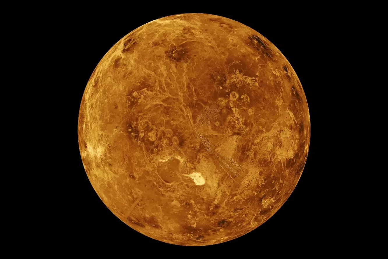 Die Venus ist ein heißes Ding, die Temperatur auf ihrer Oberfläche erreicht 460 ° C. Wissenschaftler glauben jedoch, dass einige Arten von Mikroben in den oberen Schichten der Venusatmosphäre Fuß fassen könnten, wo die Bedingungen viel milder sind. Die Wolken der Venus sind mit Wasserdampf und Sauerstoff gefüllt, und Schwefeldioxid und Kohlenmonoxid würden als Nahrungsquelle durchgehen.