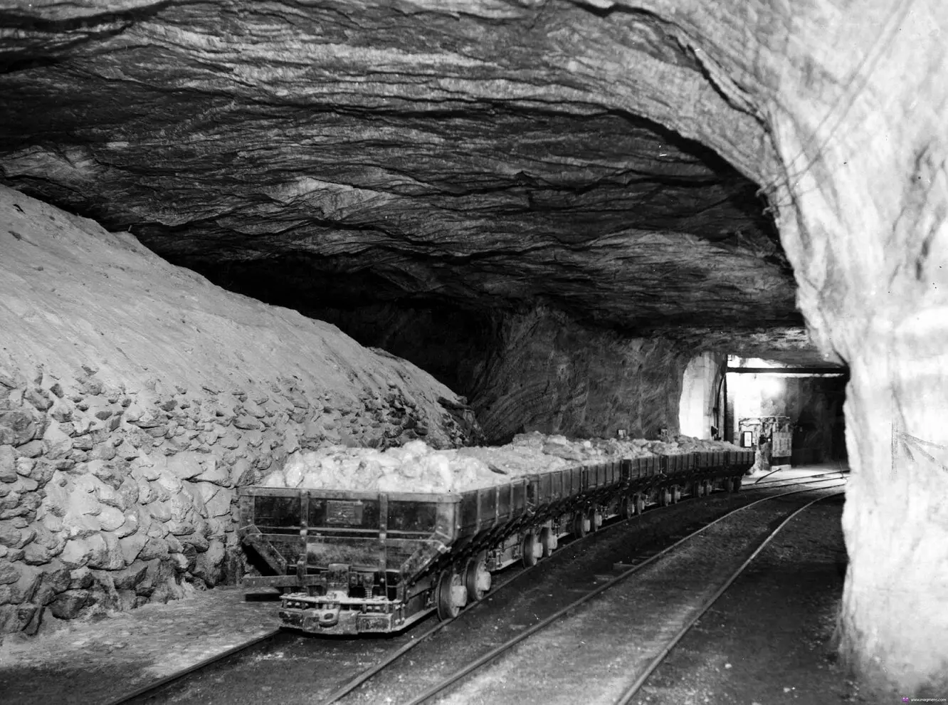 Eksplozija u rudniku ugljena Benxihu, 26. travnja 1942. Tijekom Drugog svjetskog rata rudnik Benxihu u Kini bio je pod japanskom kontrolom, a rudari su tretirani kao robovi. Ogromno curenje plina izazvalo je eksploziju koja je ubila 1500 ljudi. Radnicima je trebalo tjedan dana da iz rudnika iznesu sve mrtve.