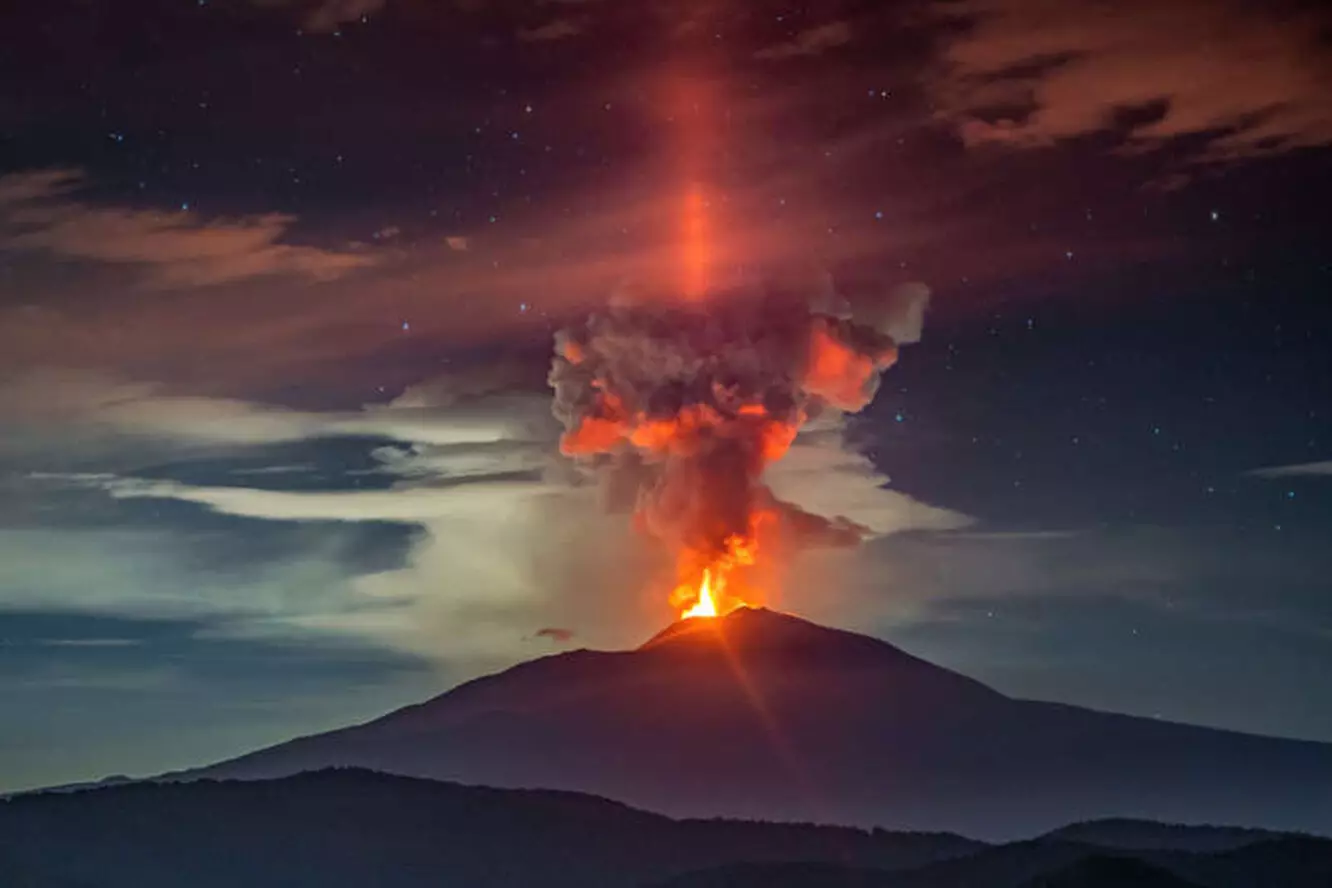 Hell Ray: ເບິ່ງການສັກຢາທີ່ຫນ້າປະຫລາດໃຈຂອງປະກົດການທໍາມະຊາດທີ່ຜິດປົກກະຕິ